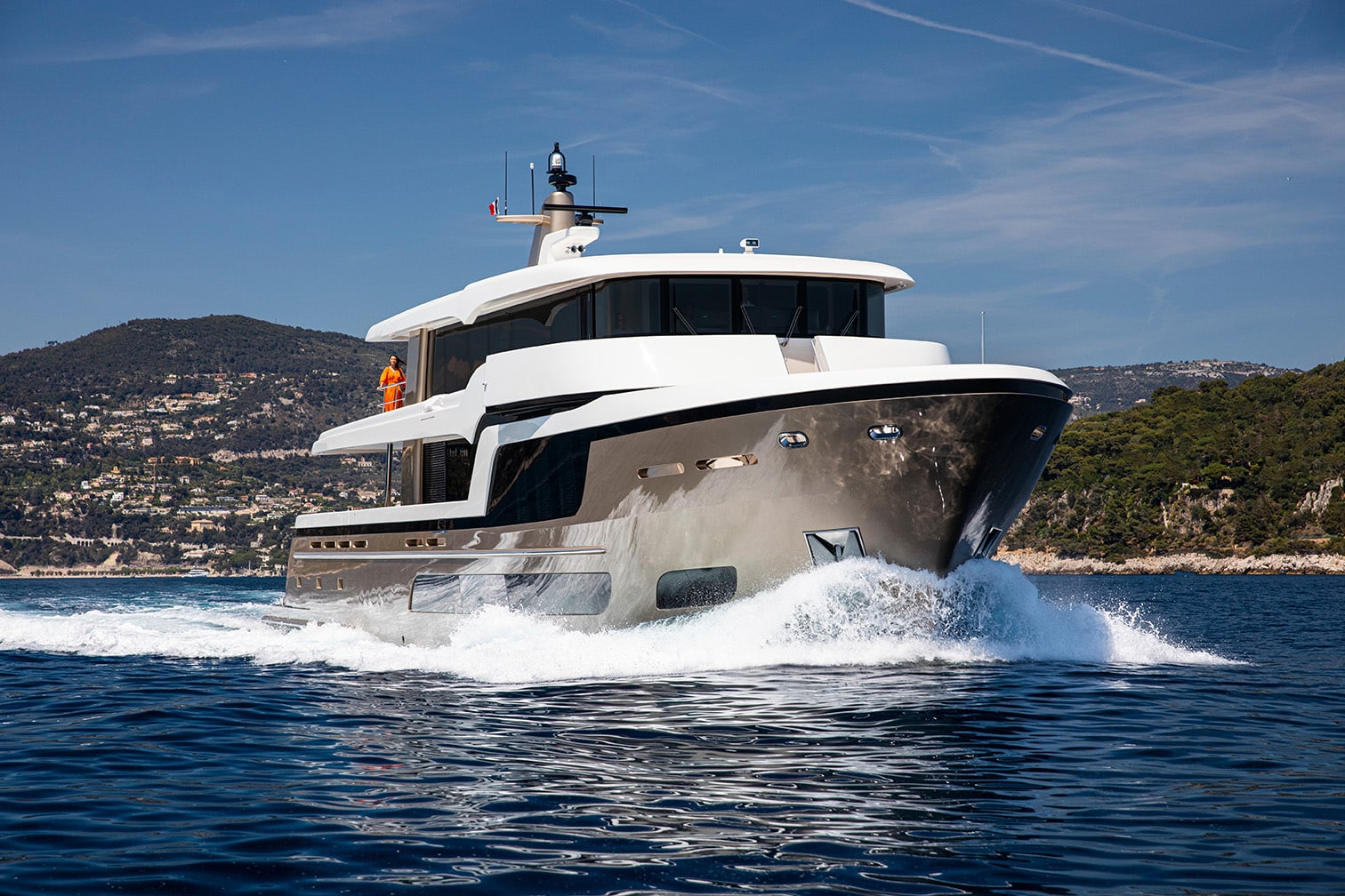 34m Explorer motor yacht - Lady Lene - Hull Vane